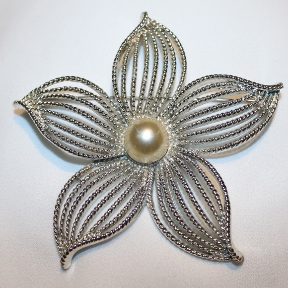Sarah Coventry | Jewelry | Vintage Sarah Coventry Moon Flower Brooch ...